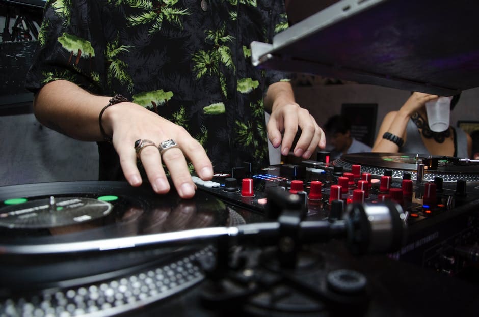 The top 3 pieces of equipment a beginner DJ needs | ManipalBlog